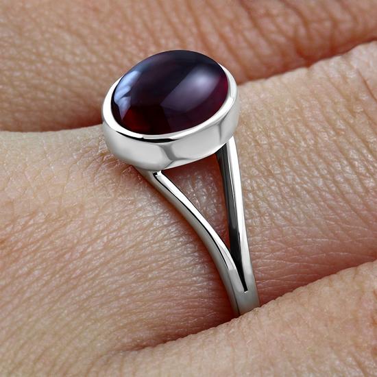Stone Rings: Simple Garnet Stone Sterling Silver Ring, r014
